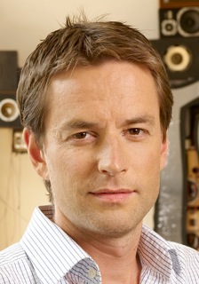 Viacom promotes Tom Armstrong